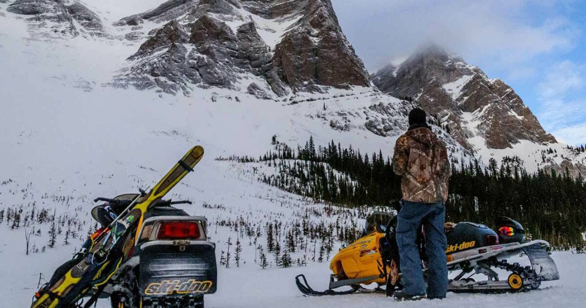 Snowmobiling | Go Crowsnest Pass